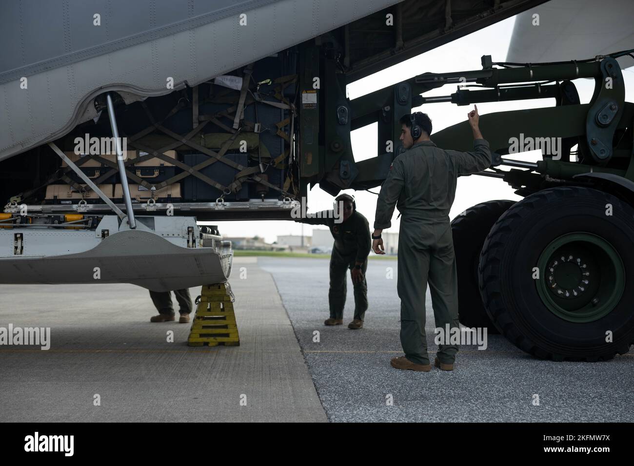 U.S. Marines with Marine Aerial Refueler Transport Squadron 152 and 3d ...