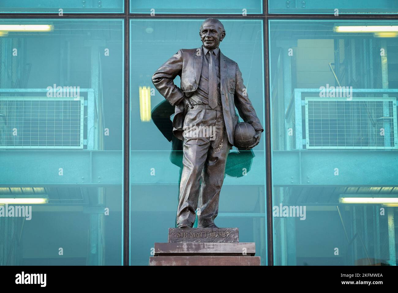 Manchester, UK. 19th Nov, 2022. The Sir Matt Busby statue outside Old ...