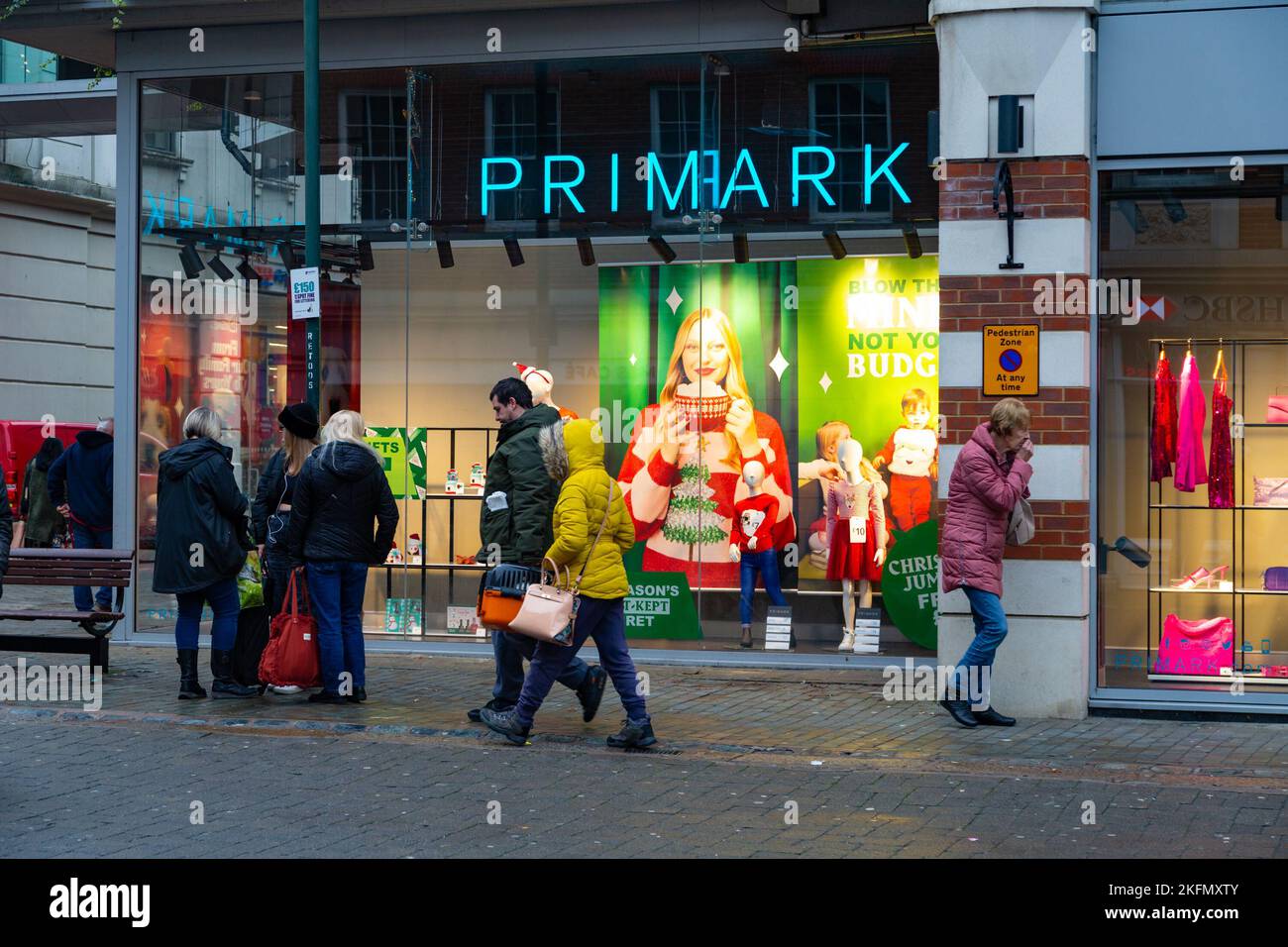 Canterbury, Kent, UK. 19th Nov, 2022. Busy Canterbury high street as ...