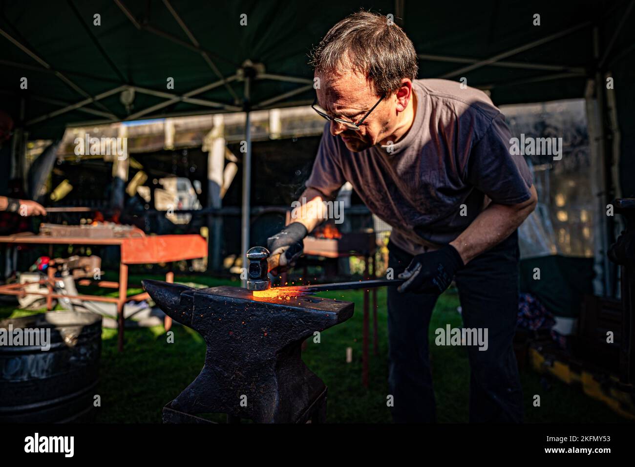 Steel trusts hi-res stock photography and images - Alamy