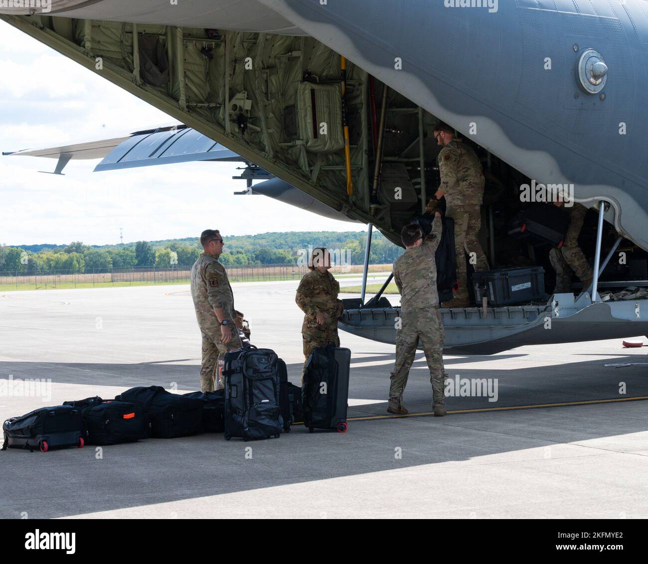 U.S. Air Force Airmen from the 1st Special Operations Wing, Hurlburt ...