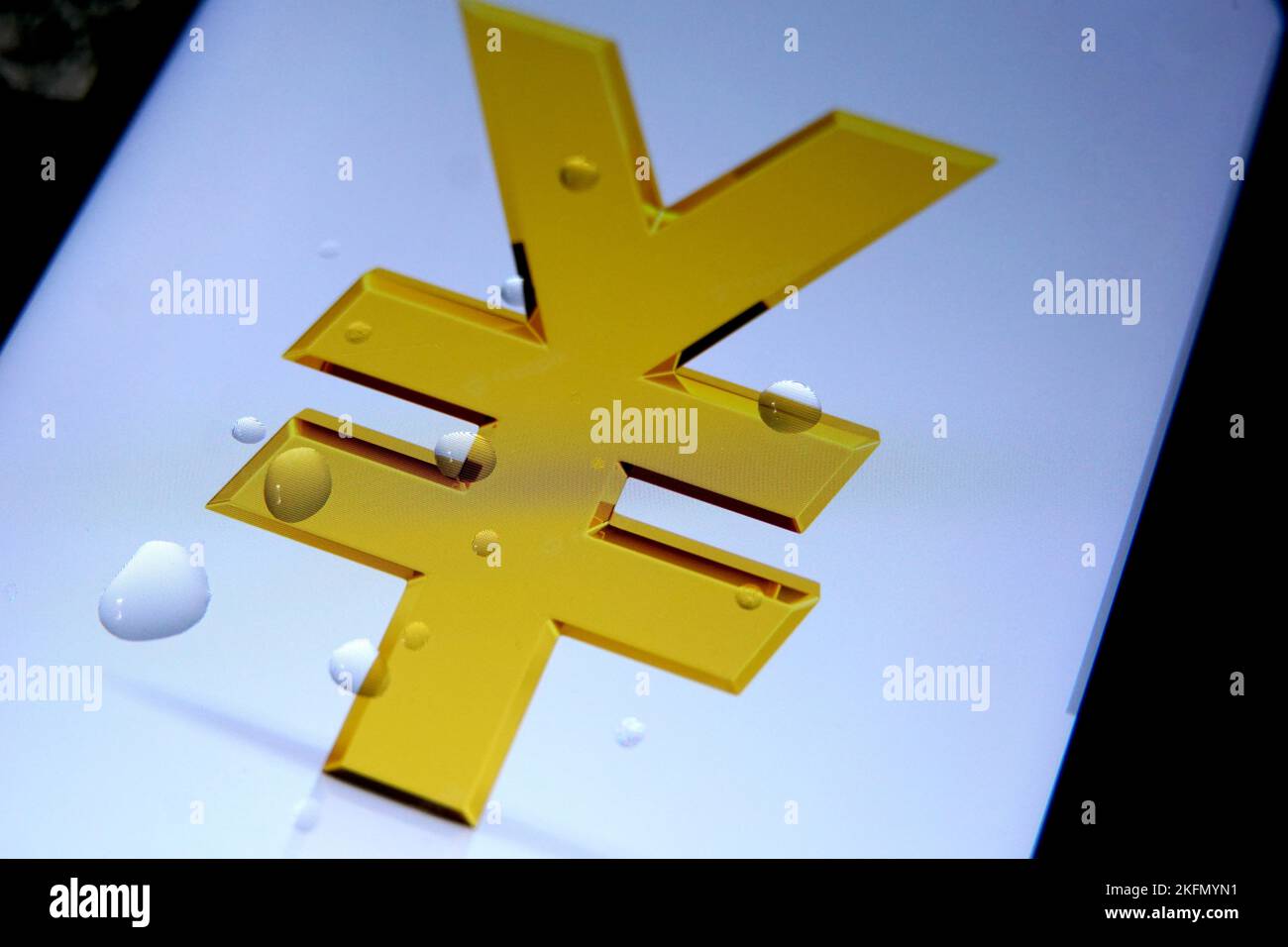 logo of a money on yen display with waterdrops Stock Photo - Alamy