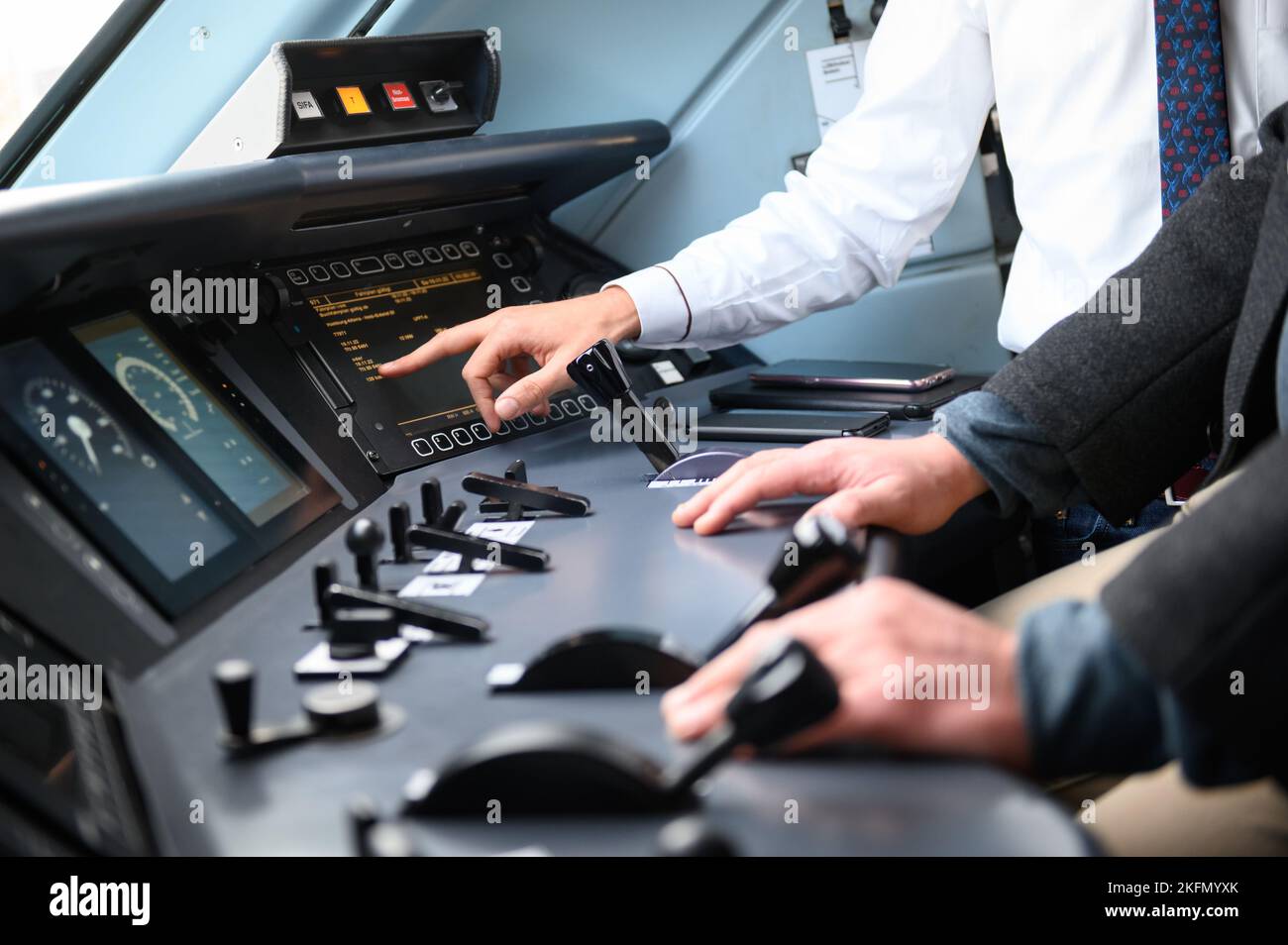 Hamburg, Germany. 19th Nov, 2022. A Deutsche Bahn train driver explains ...