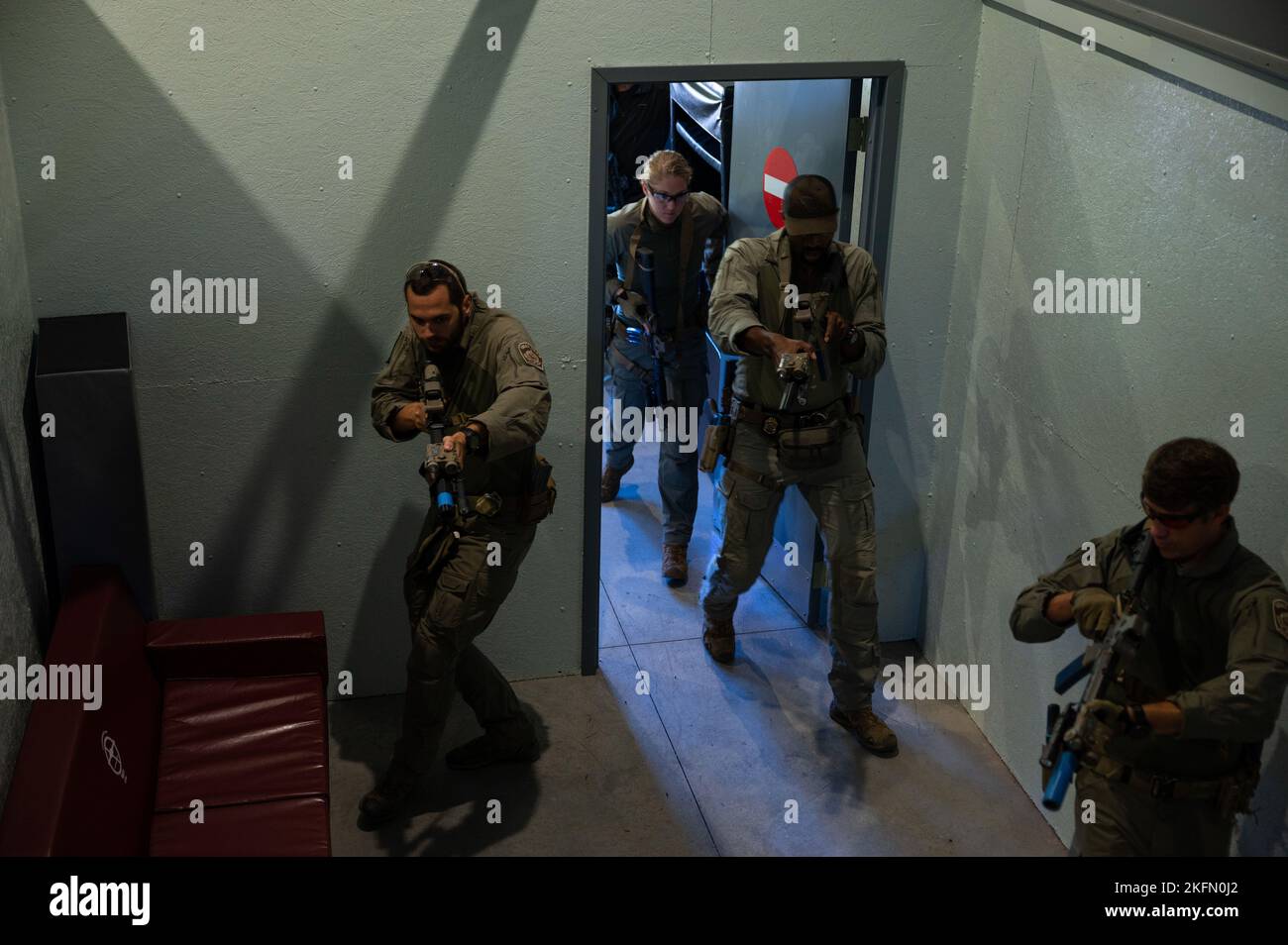 U.S. Police Officers assigned to the Special Weapons and Tactics (SWAT ...