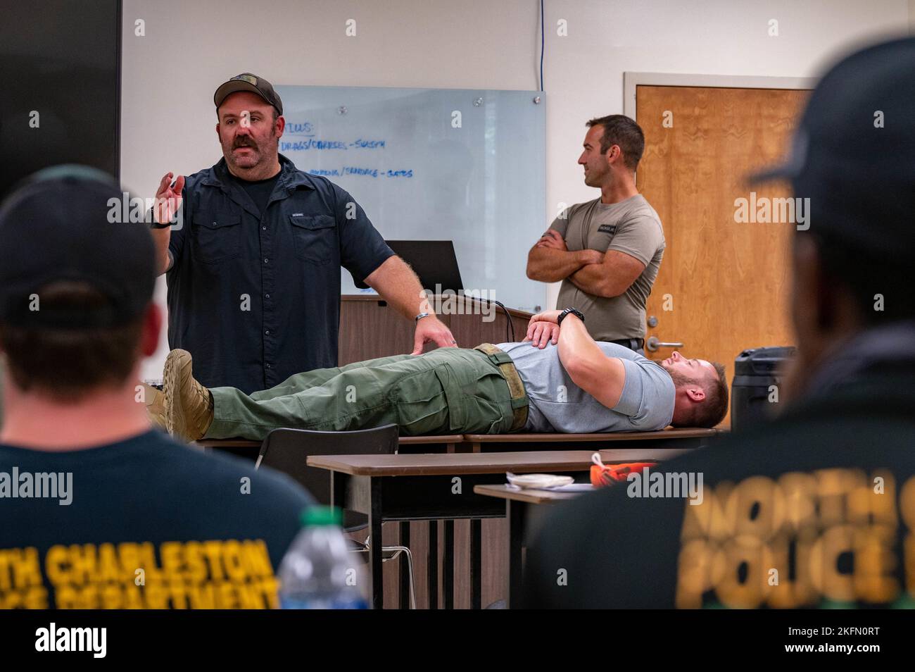 U.S. Police Officers assigned to the Special Weapons and Tactics (SWAT ...