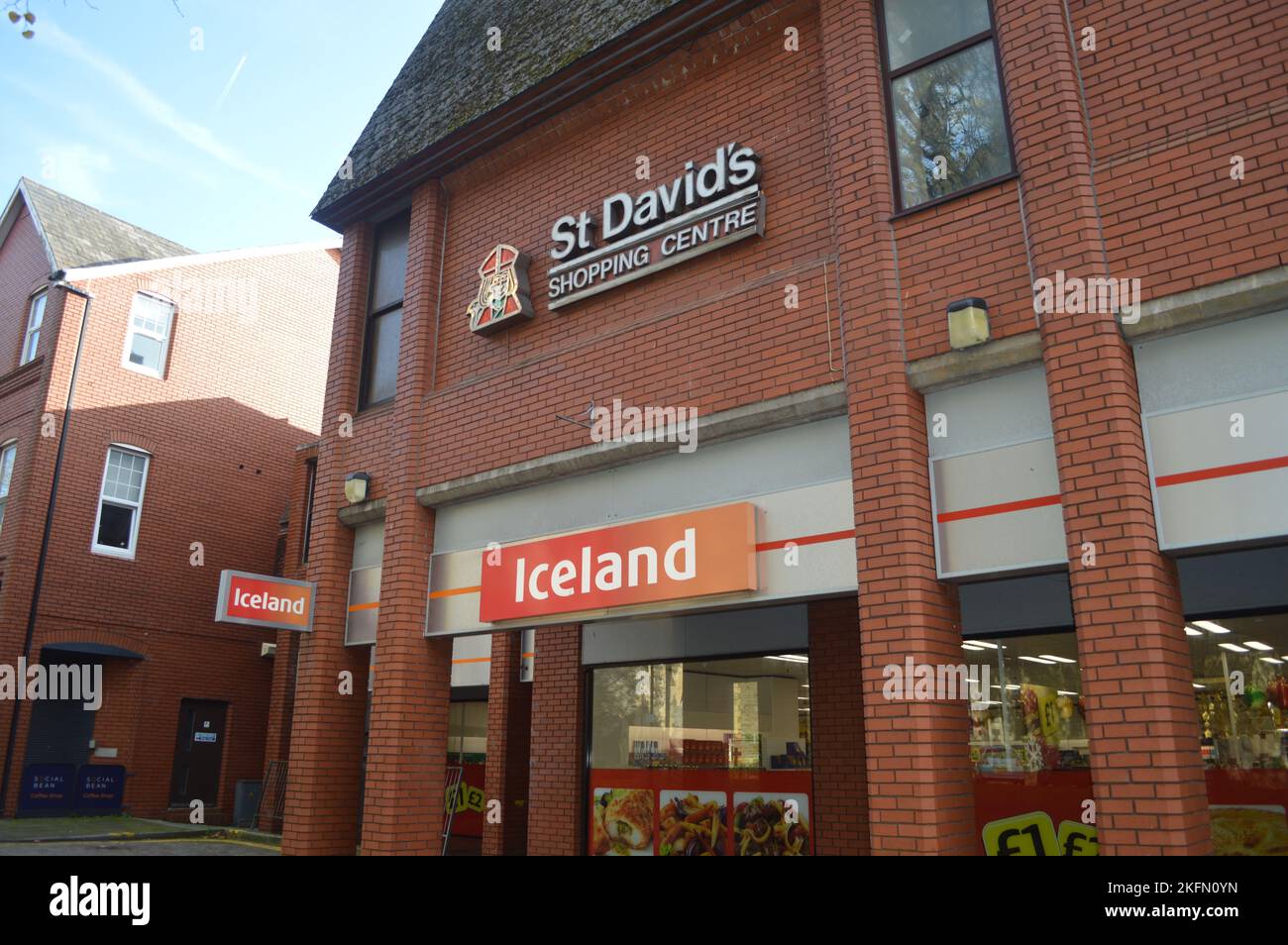 Iceland supermarket wales hi-res stock photography and images - Alamy