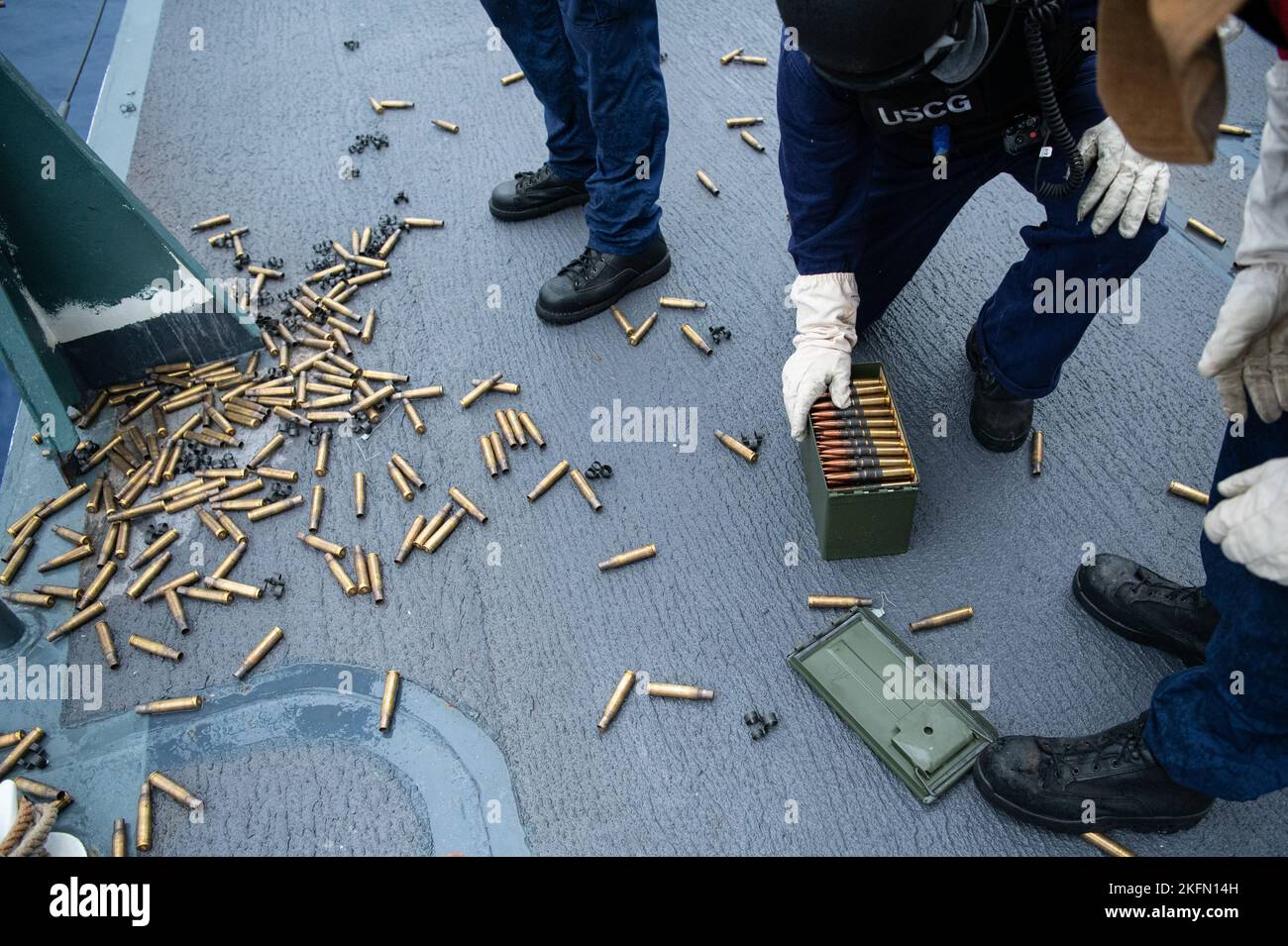 Opening gun case hi-res stock photography and images - Alamy