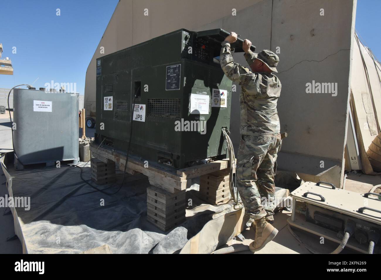 .U.S. Army Master Sgt. Lee Christopherson, the Al Asad Air Base, Base ...