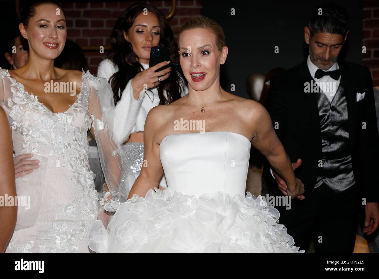 Isabel Edvardsson mit Ehemann Marcus Weiß bei der Haute Couture ...