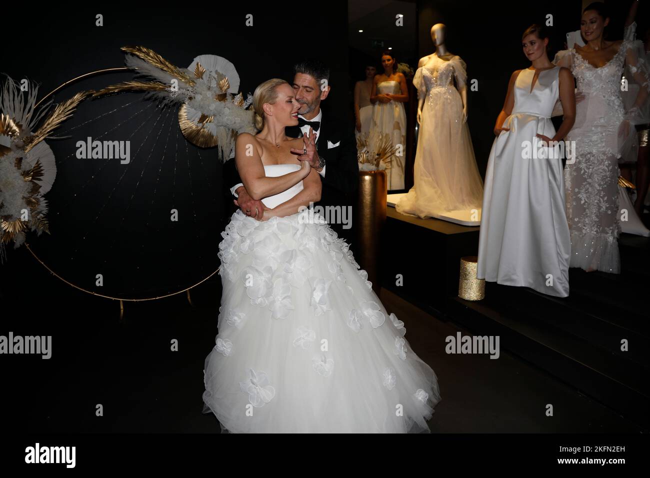 Isabel Edvardsson mit Ehemann Marcus Weiß bei der Haute Couture ...