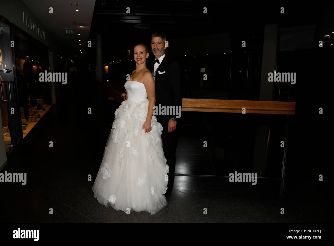 Isabel Edvardsson mit Ehemann Marcus Weiß bei der Haute Couture ...