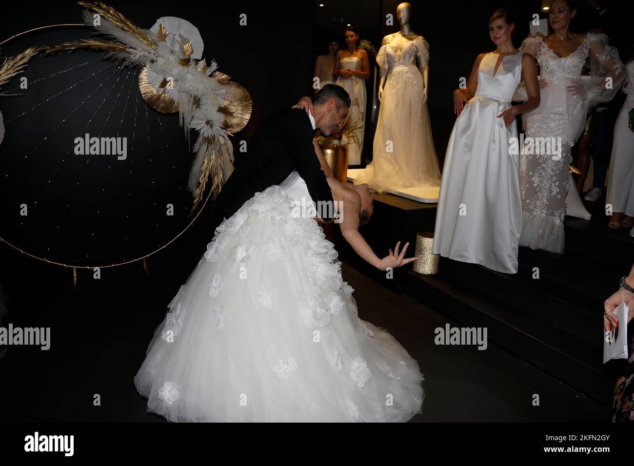 Isabel Edvardsson mit Ehemann Marcus Weiß bei der Haute Couture ...