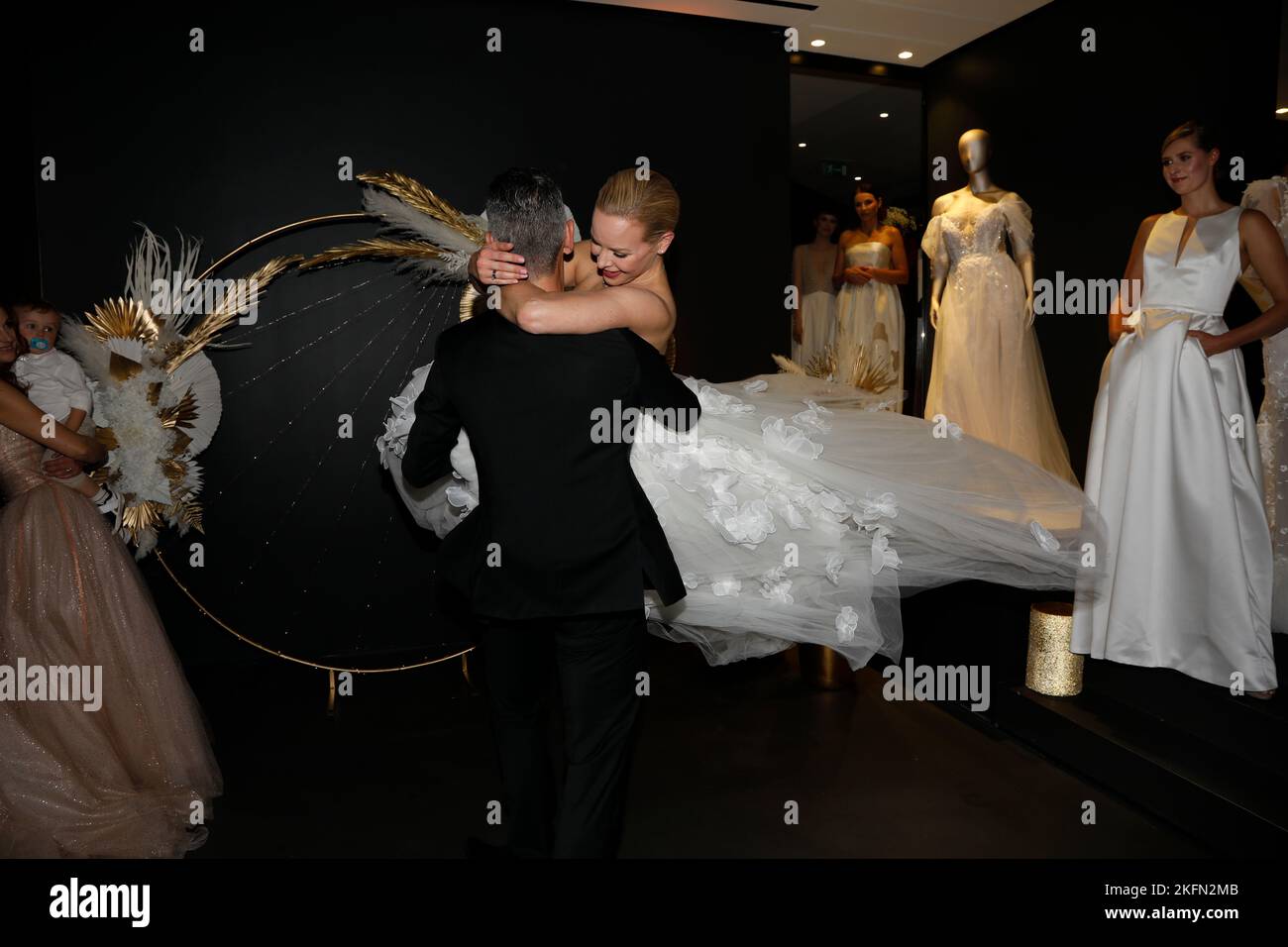Isabel Edvardsson mit Ehemann Marcus Weiß bei der Haute Couture ...