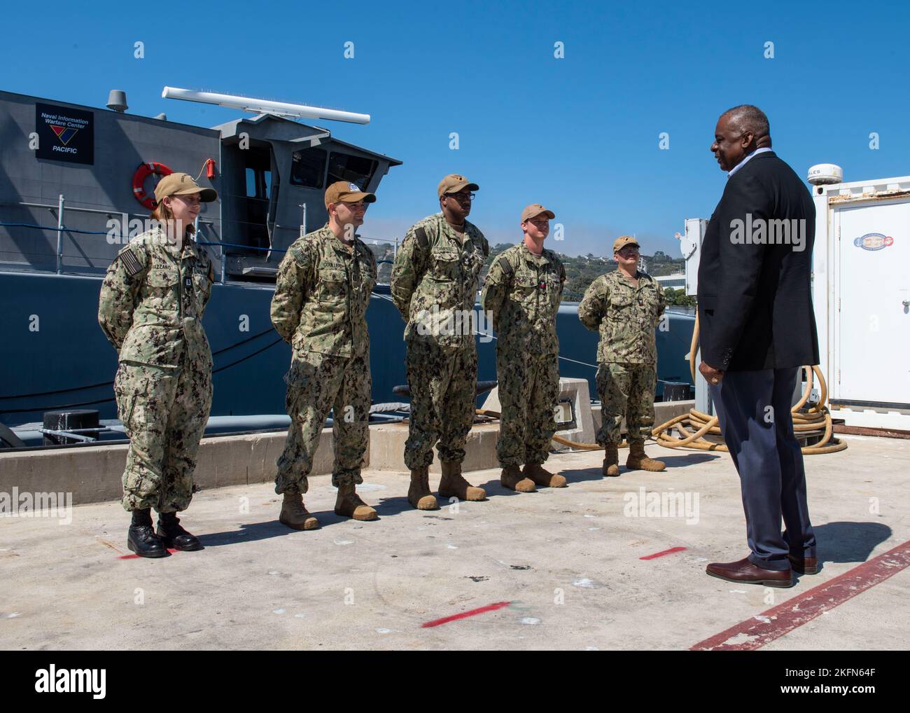 220928-DC740-N-1066 SAN DIEGO (Sept. 28, 2022) Secretary of Defense ...