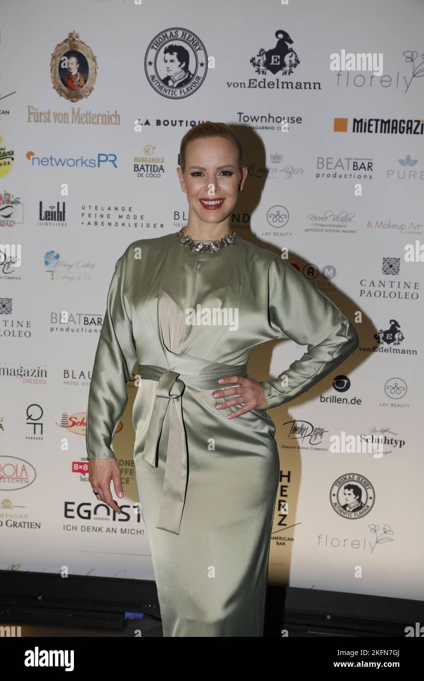 Isabel Edvardsson bei der Haute Couture Brautmoden-Eröffnung bei ...
