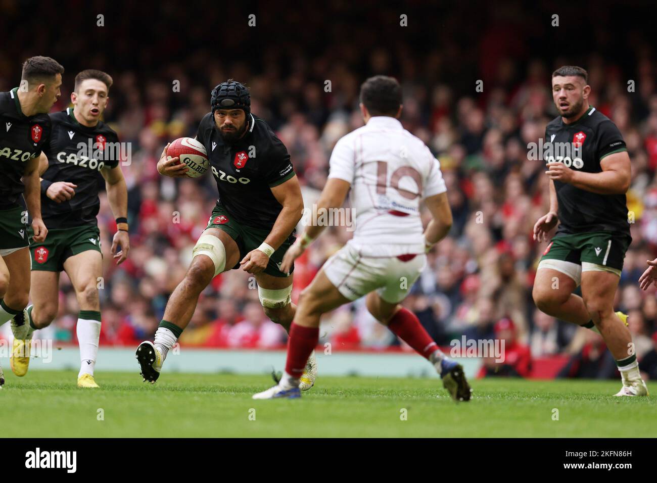 Cardiff, UK. 19th Nov, 2022. Josh Macleod of Wales makes a break ...