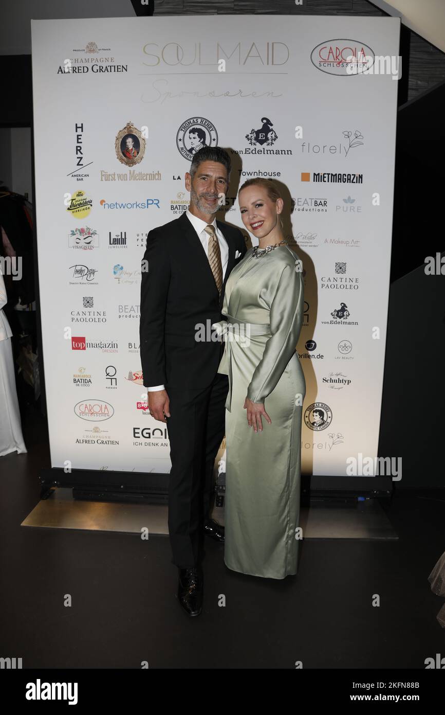 Isabel Edvardsson mit Ehemann Marcus Weiß bei der Haute Couture ...