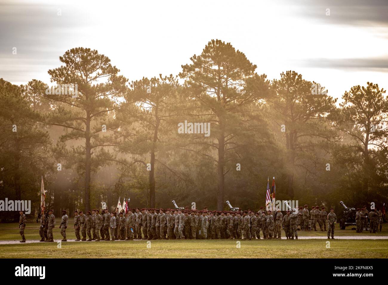 U.S. Army Paratroopers assigned to the 82nd Airborne Division ...