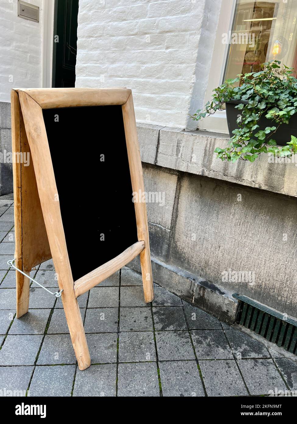 Empty sign board hi-res stock photography and images - Alamy