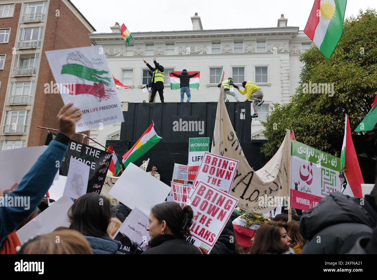 Burning dictator hi-res stock photography and images - Alamy