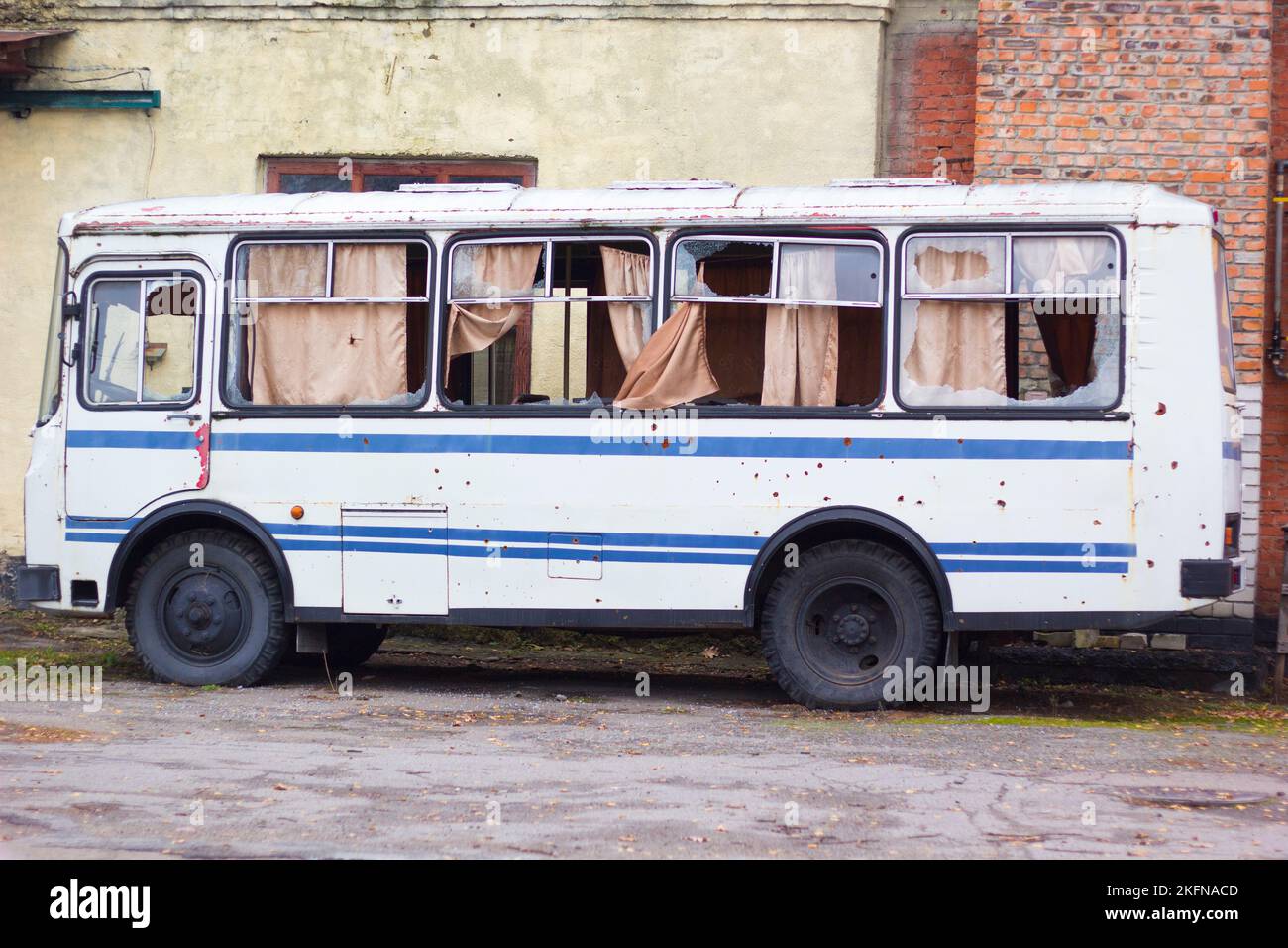 Bus windows hi-res stock photography and images - Alamy