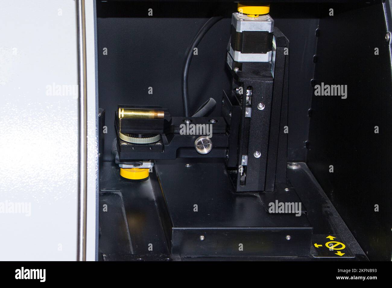 Device for scanning bullets and cartridge cases with traces of weapons ...