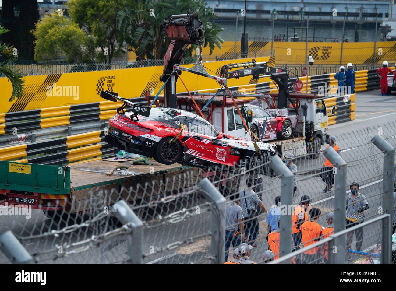 Macao, China. 19th Nov, 2022. Cars are removed from the track after a ...