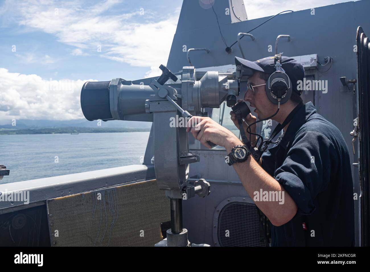 220928-N-XB010-1005 PHILIPPINE SEA (Sept. 28, 2022) – Operations ...