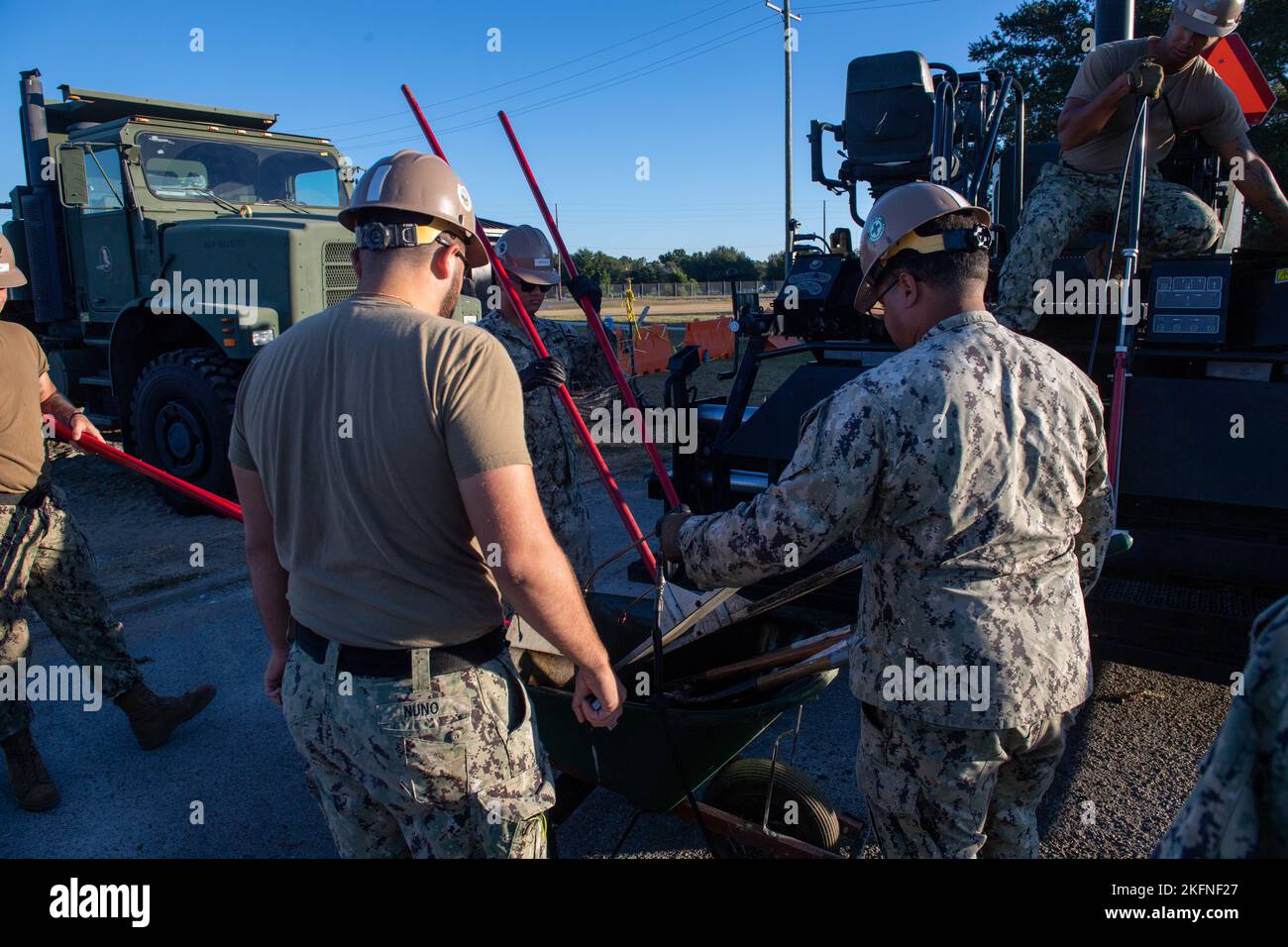 GULFPORT, Miss. (Sep. 28, 2022) Seabees assigned to Naval Mobile ...