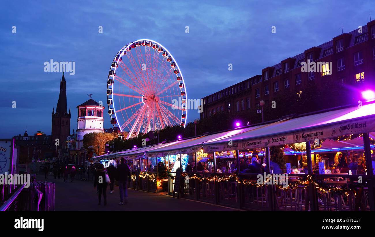 Rhine river promenade in Düsseldorf during Christmas time with ...