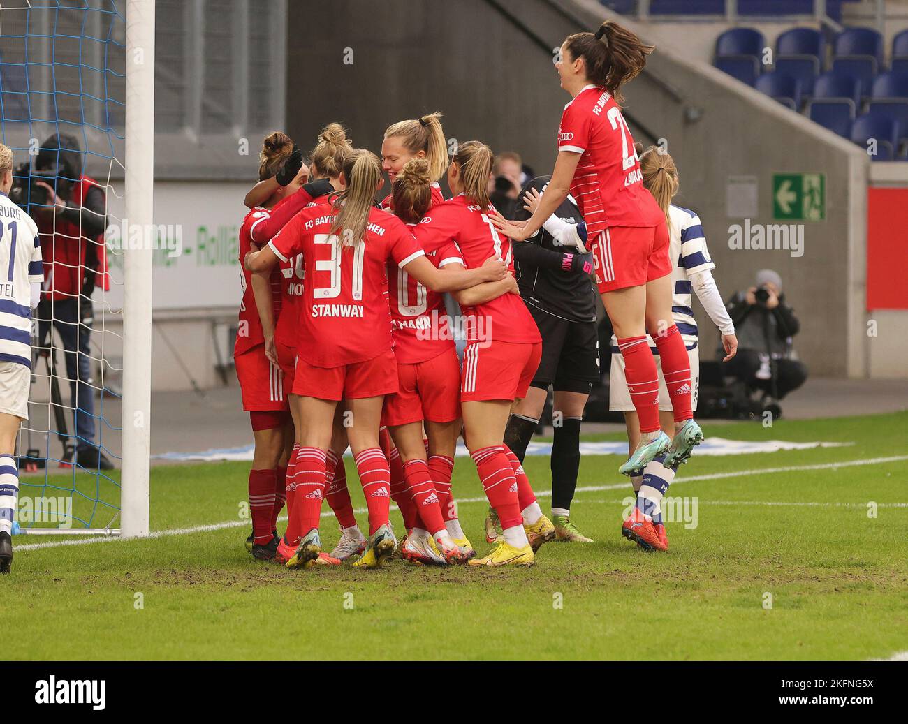 Duisburg, Deutschland. 19th Nov, 2022. firo: 19.11.2022, football ...