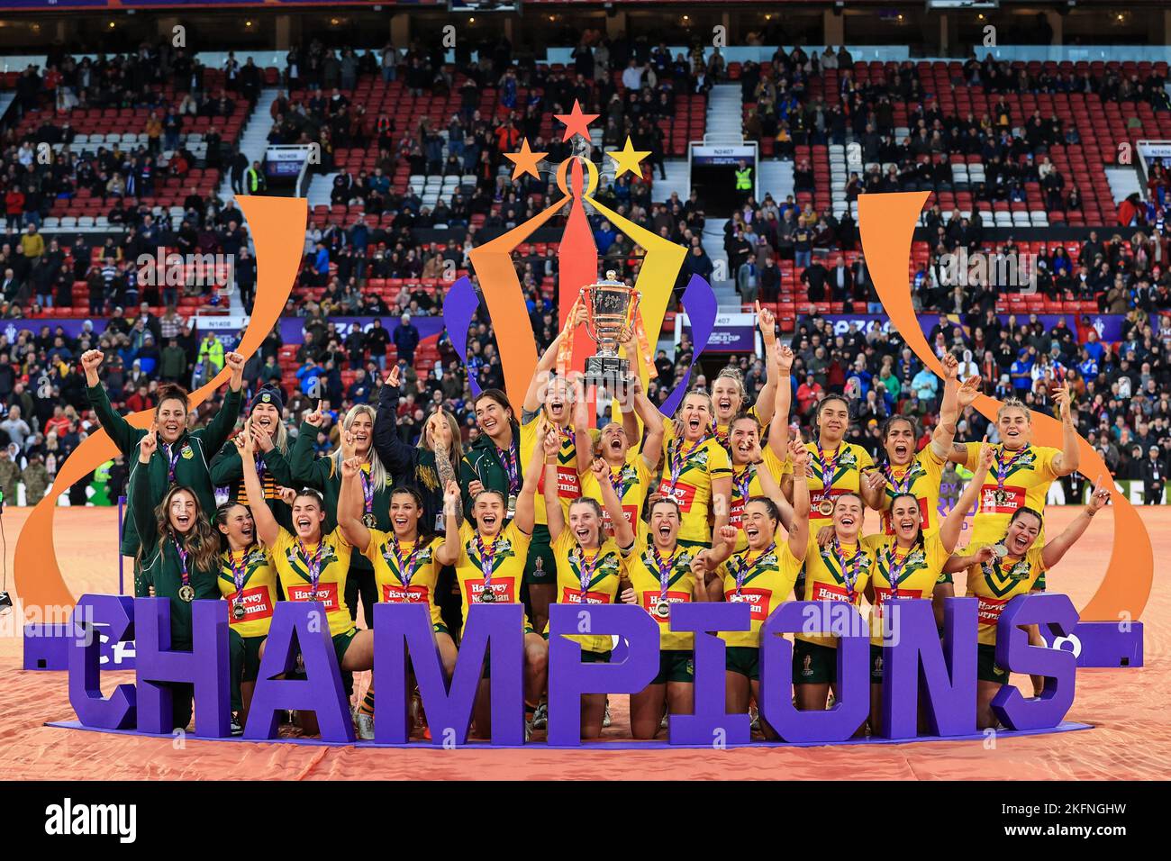 Manchester, UK. 19th Nov, 2022. The Australian squad lift The Women's ...