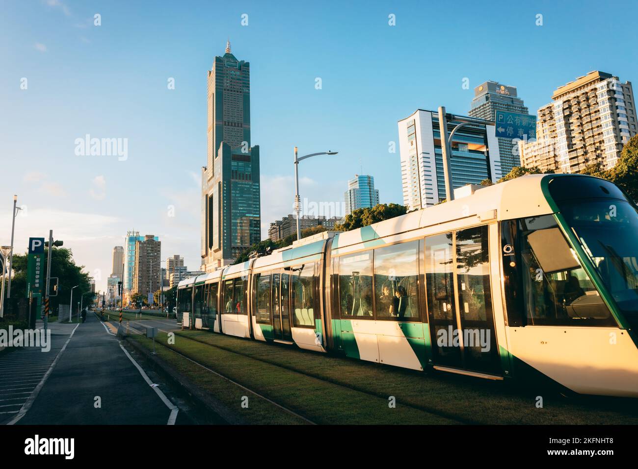 Kaohsiung taiwan pier 2 hi-res stock photography and images - Alamy