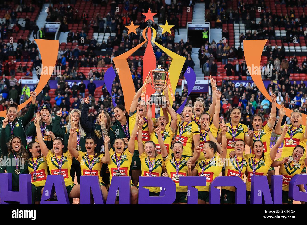 Manchester, UK. 19th Nov, 2022. The Australian squad lift The Women's ...