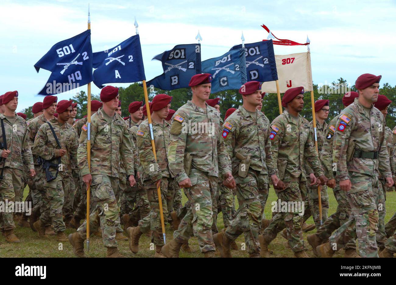 Paratroopers of the 2-501 Parachute Infantry Regiment, 82nd Airborne ...