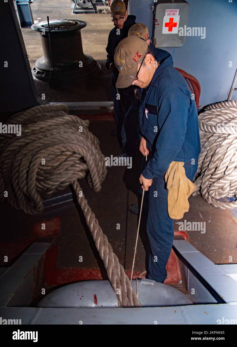 220929-N-TO573-1026 NORFOLK, Va. (Sept. 26, 2022) Sailors handle line ...