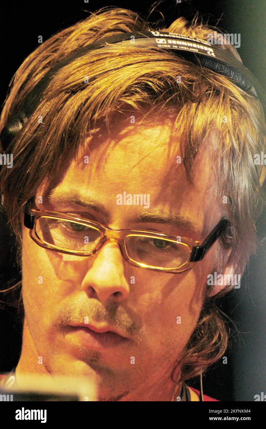 BASEMENT JAXX, RADIO ONE LIVE, 2003: Felix Buxton from Basement Jaxx ...