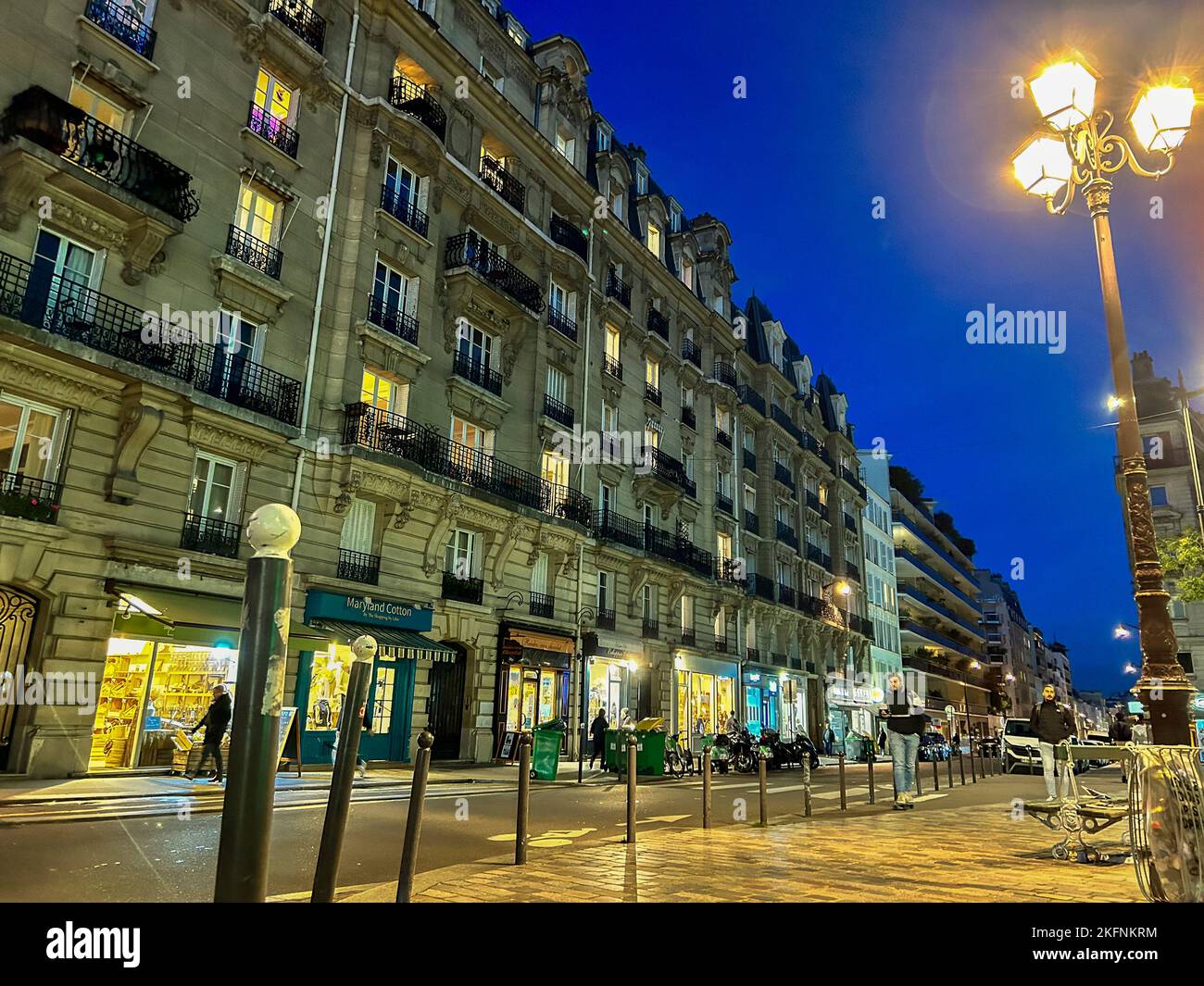 Lights lighting urbanism building hi-res stock photography and images ...