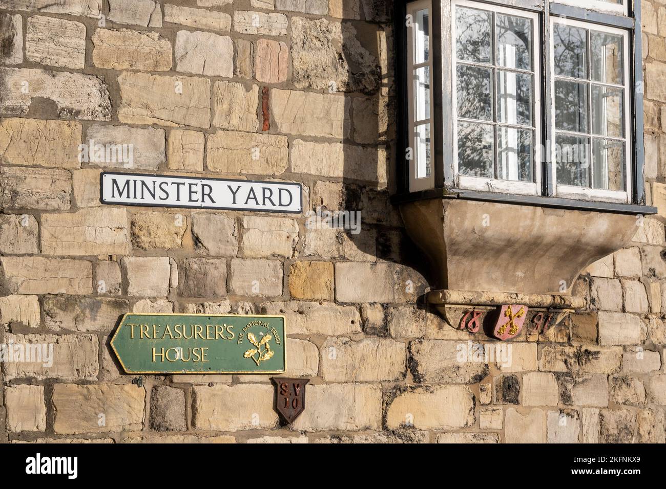 Street sign - Minster Yard, York Stock Photo - Alamy
