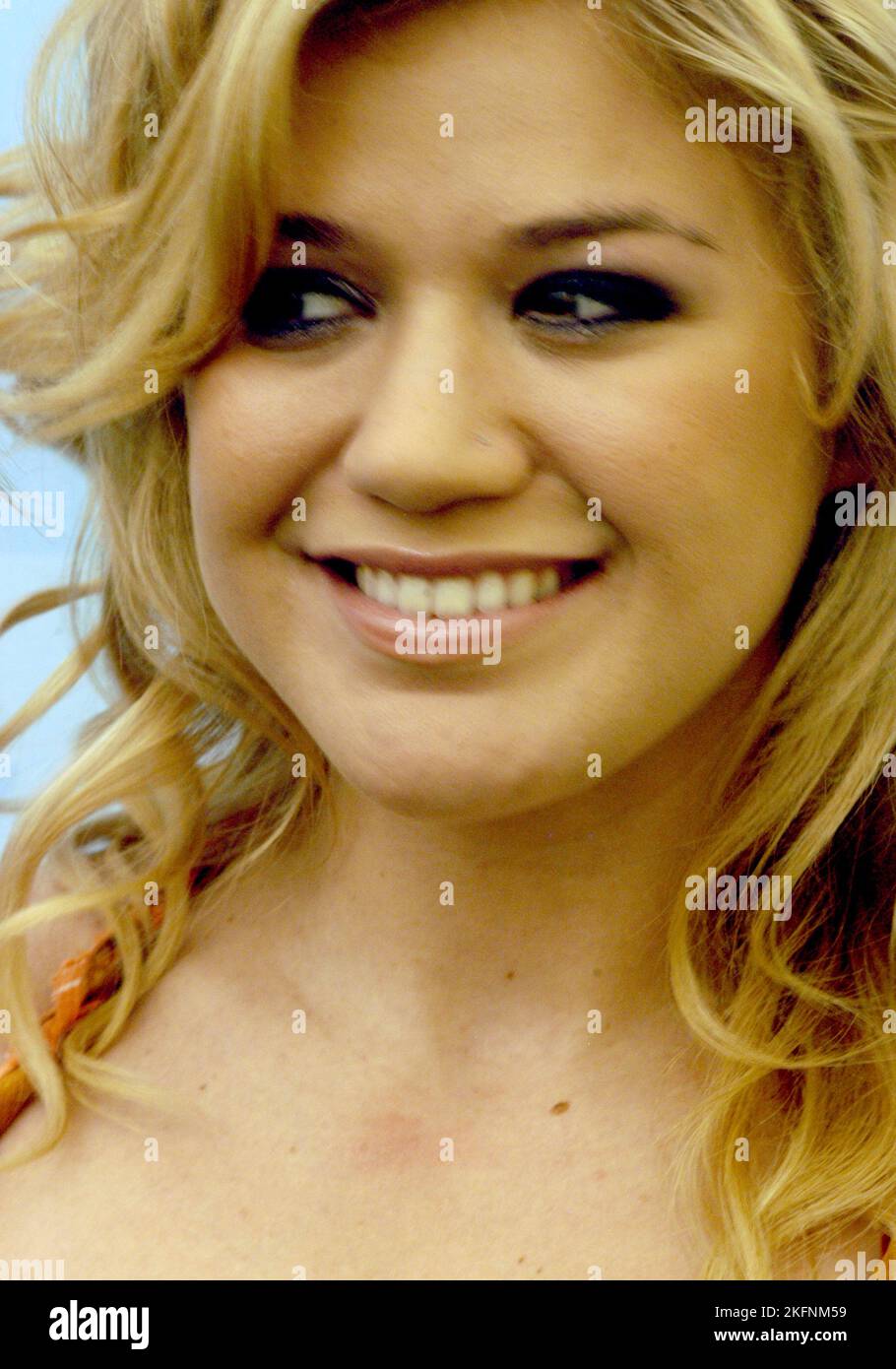 2002 american idol hi-res stock photography and images - Alamy