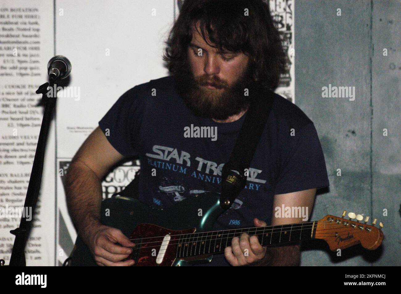 Indie folk band stage hi-res stock photography and images - Alamy