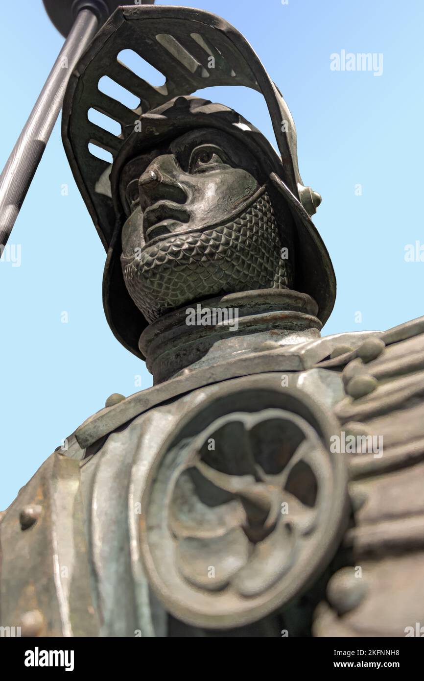 Medieval knight sculpture hi-res stock photography and images - Alamy