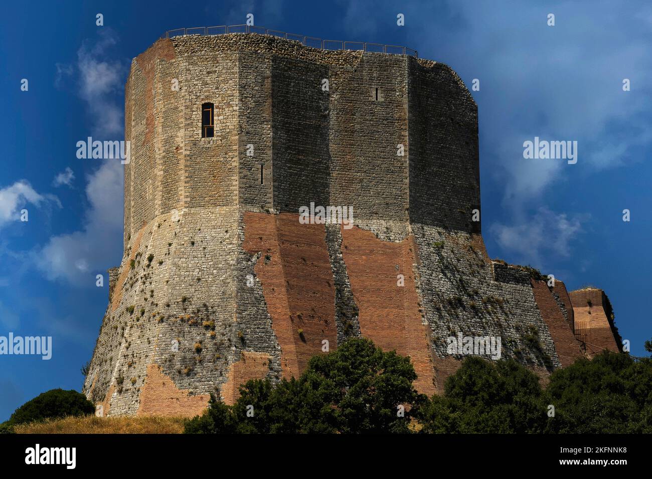1200s tuscan castle hi-res stock photography and images - Alamy