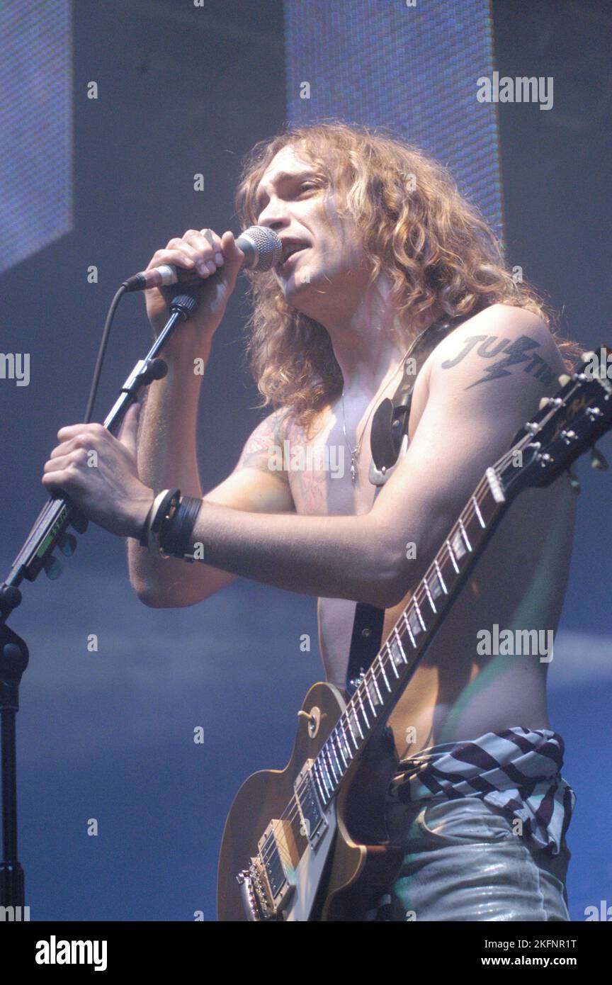JUSTIN HAWKINS, THE DARKNESS, 2003: Justin Hawkins from The Darkness at ...