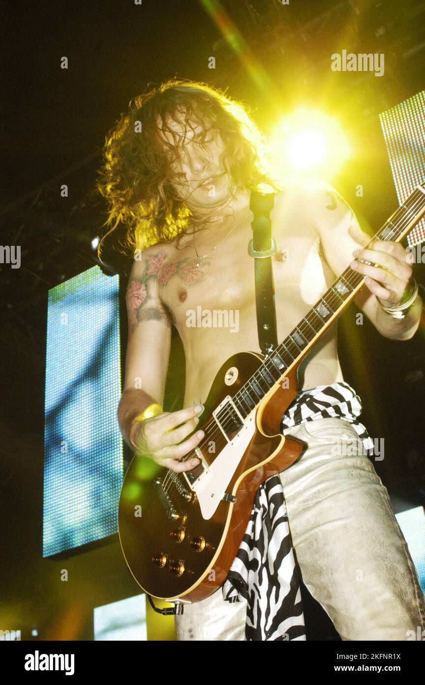 JUSTIN HAWKINS, THE DARKNESS, 2003: Justin Hawkins from The Darkness at ...