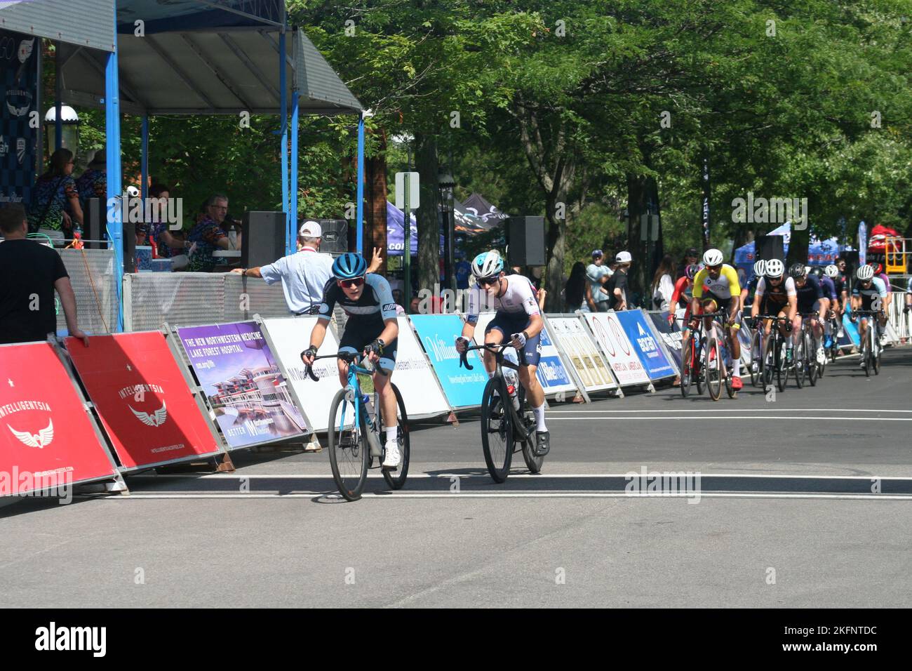 Lake bluff criterium 2022 hi-res stock photography and images - Alamy