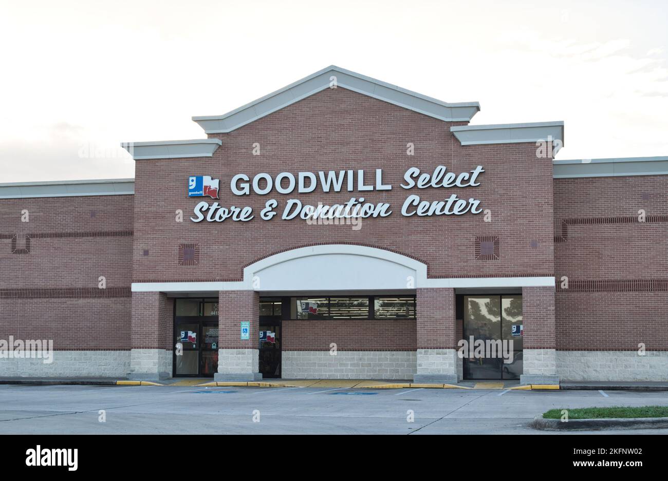 Goodwill store and donation center hi-res stock photography and images ...