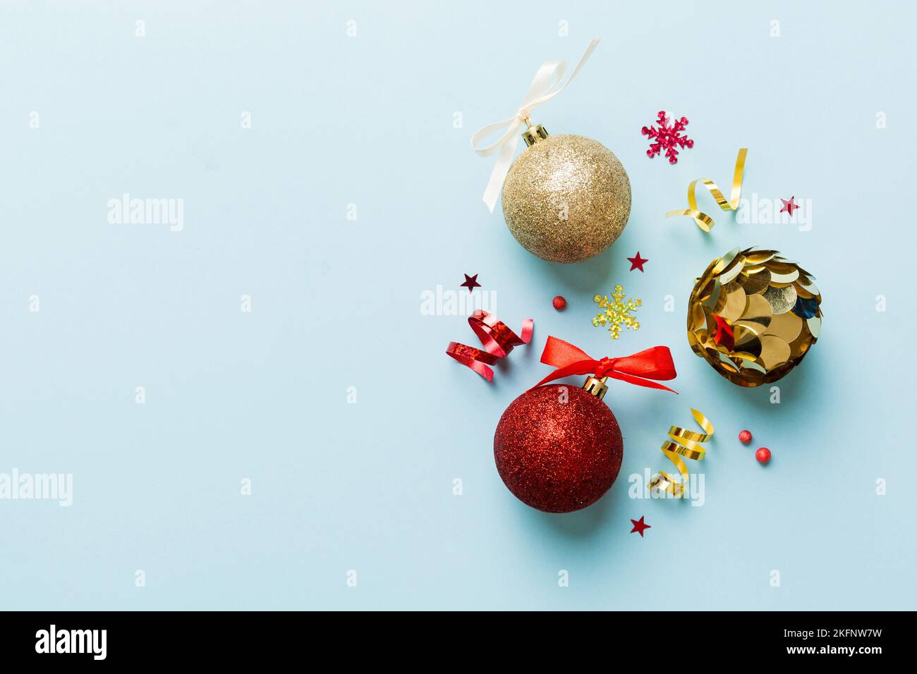 Christmas ball on colored background. decoration bauble with ribbon bow ...