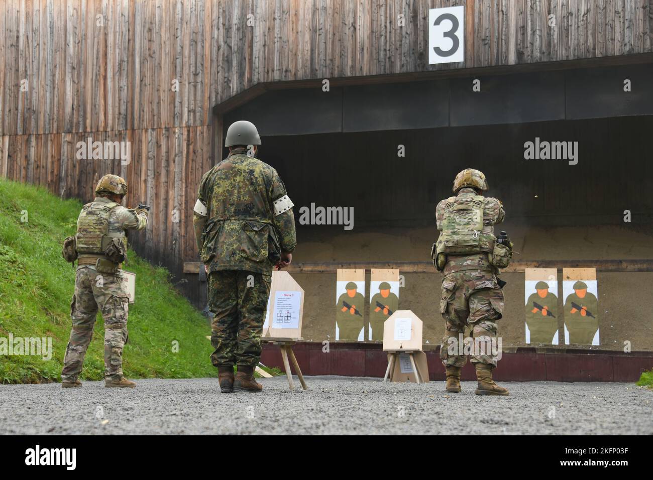 U.S. Soldiers assigned to 1st Squadron, 2nd Cavalry Regiment (1/2CR ...