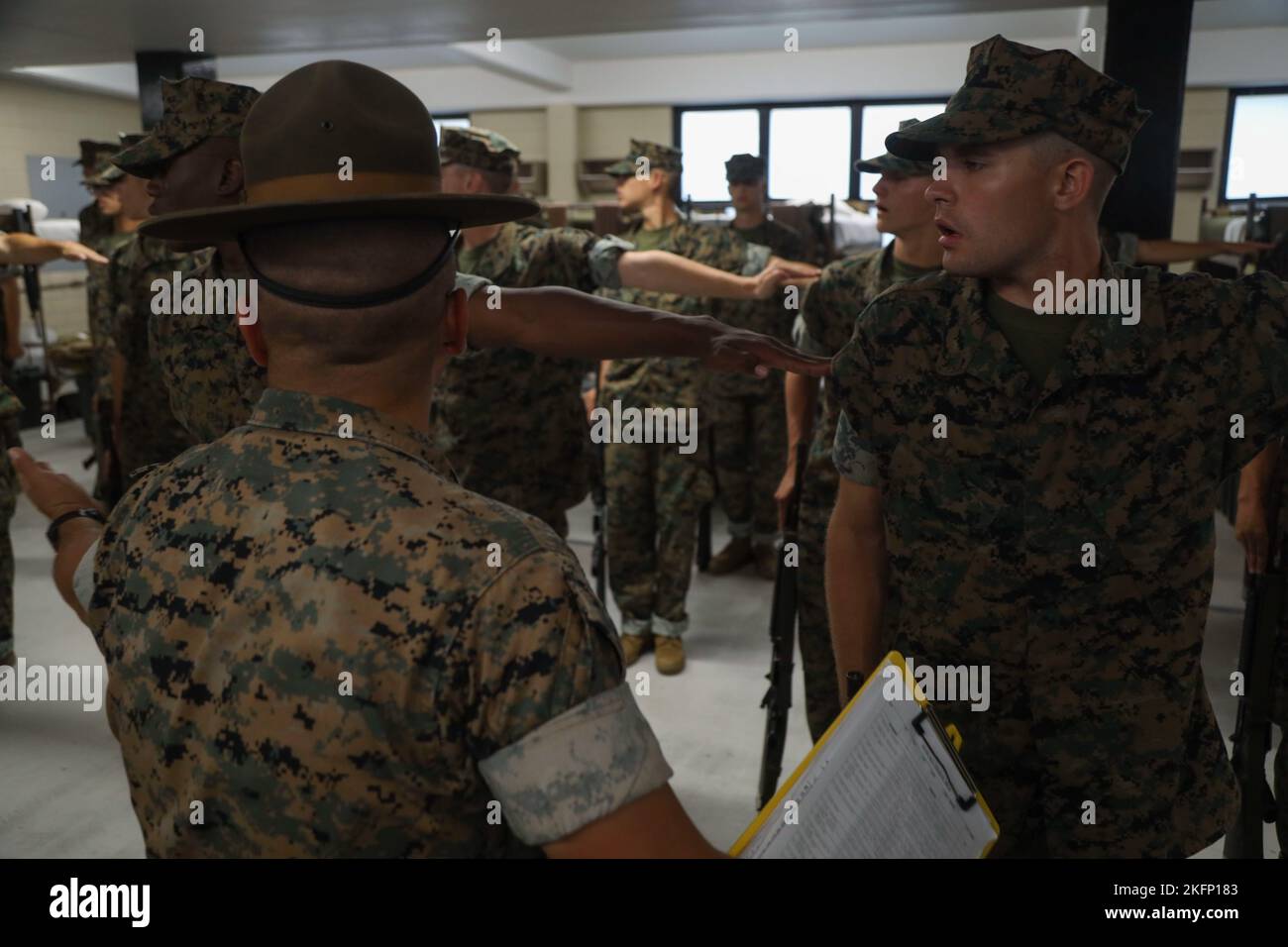 Recruits from Hotel Company, 2nd Recruit Training Battalion, practice ...